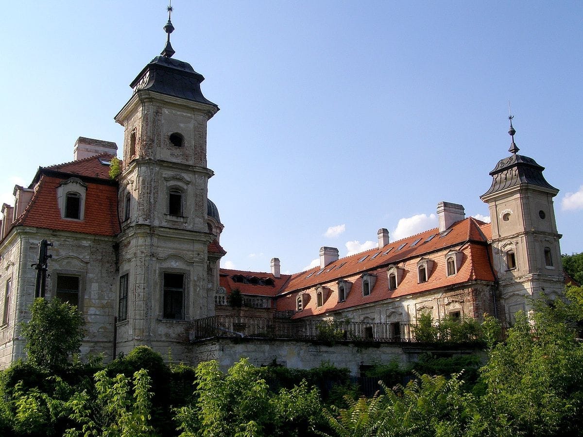 Netradičné kaštiele na západnom Slovensku, ktoré si zasluhujú pozornosť ...